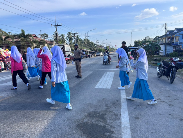 อำนวยความสะดวกการจราจร – สถานีตำรวจภูธรจะกว๊ะ